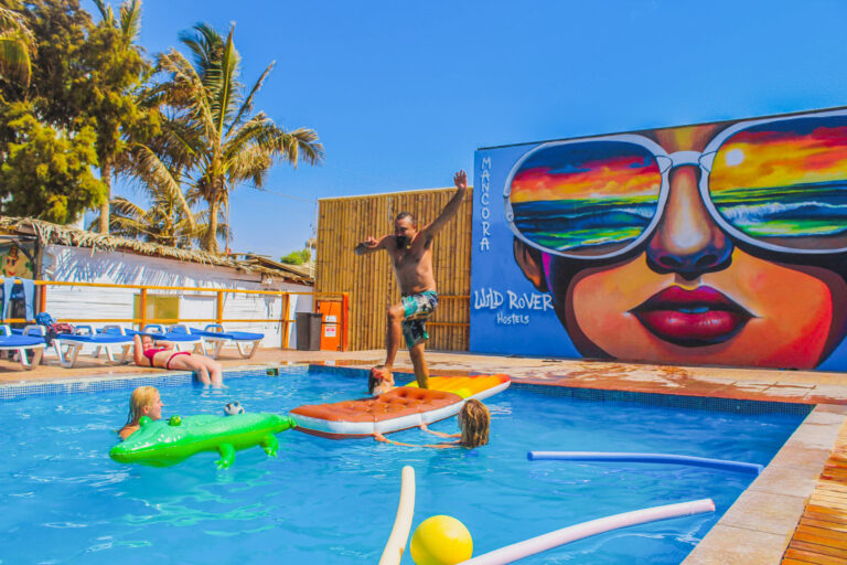 WR – Wild Rover Hostels