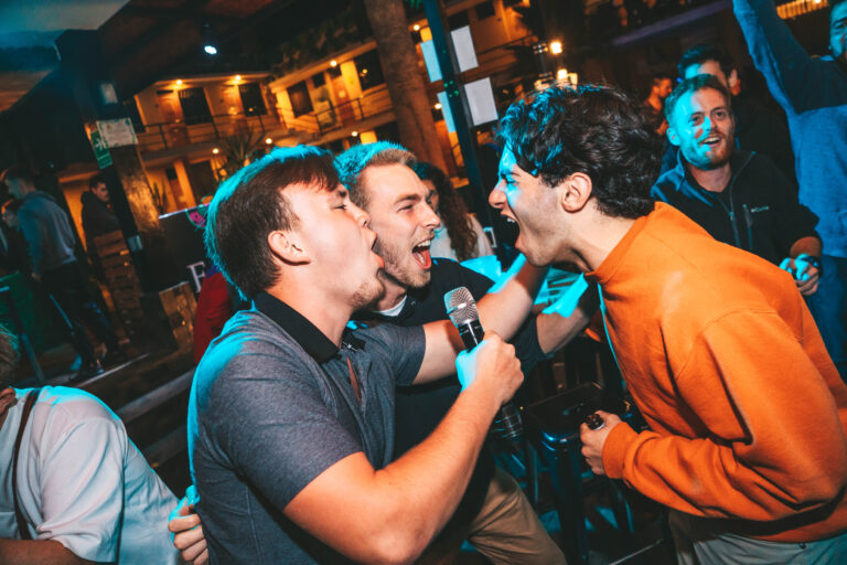 WR – Wild Rover Hostels