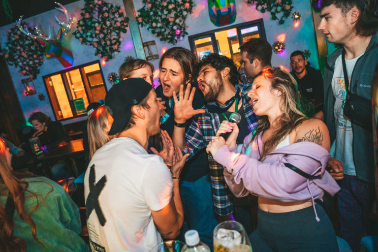 WR – Wild Rover Hostels